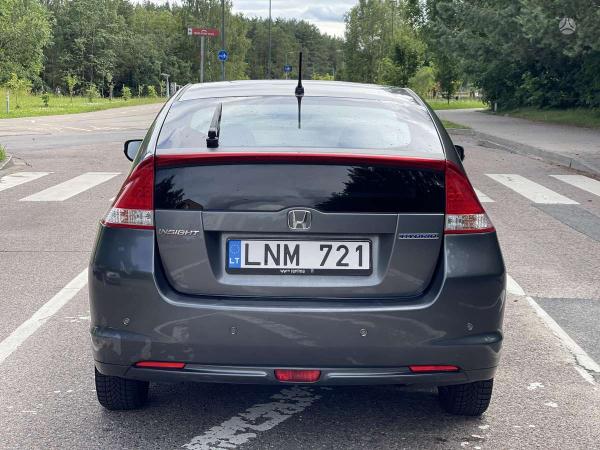 Pelēks Honda Insight 2010 Viļņa, ar dzinēja tilpumu 1.34 L un nobraukumu 253 tūkst. km par 2200 €, foto 4 vietnē AUTOMOTO.COM.LV