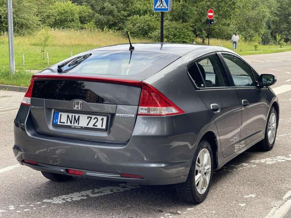 Pelēks Honda Insight 2010 Viļņa, ar dzinēja tilpumu 1.34 L un nobraukumu 253 tūkst. km par 2200 €, foto 5 vietnē AUTOMOTO.COM.LV