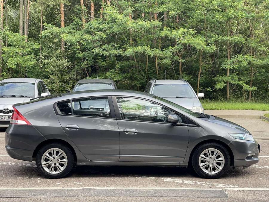 Grey Honda Insight 2010 in Vilnius, with an engine capacity of 1.34 L and mileage of 253 thousand km for 2200 €, photo 7 on AUTOMOTO.COM.LV