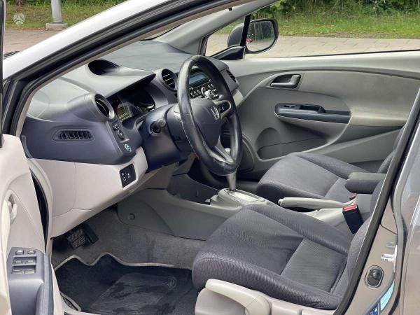 Pelēks Honda Insight 2010 Viļņa, ar dzinēja tilpumu 1.34 L un nobraukumu 253 tūkst. km par 2200 €, foto 10 vietnē AUTOMOTO.COM.LV