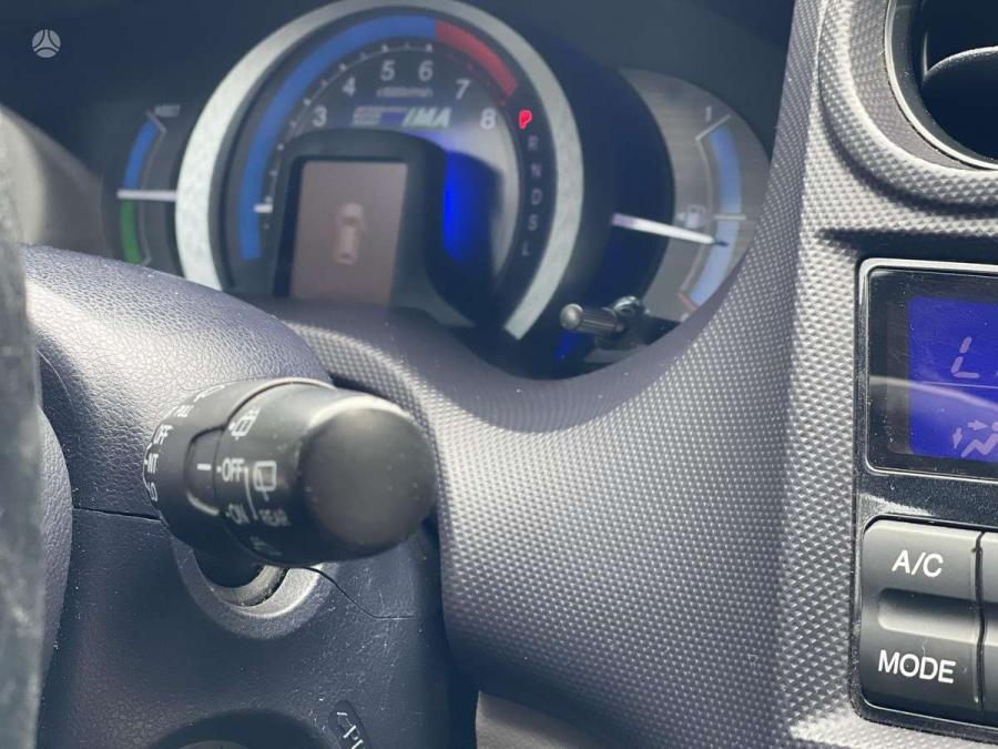 Grey Honda Insight 2010 in Vilnius, with an engine capacity of 1.34 L and mileage of 253 thousand km for 2200 €, photo 20 on AUTOMOTO.COM.LV