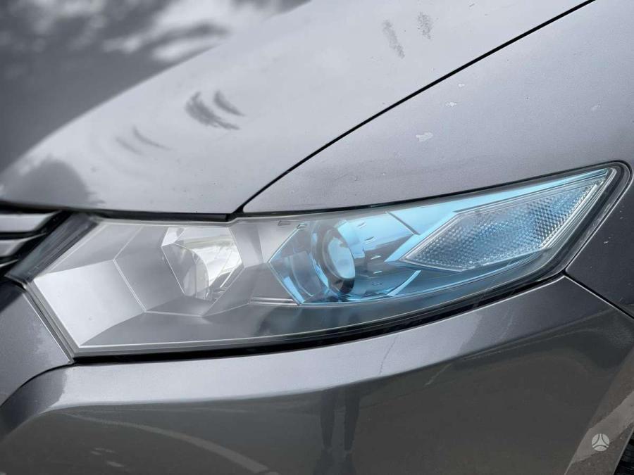 Grey Honda Insight 2010 in Vilnius, with an engine capacity of 1.34 L and mileage of 253 thousand km for 2200 €, photo 25 on AUTOMOTO.COM.LV