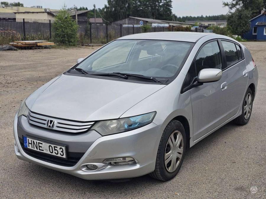Pelēks Honda Insight 2011 Viļņa, ar dzinēja tilpumu 1.34 L un nobraukumu 141 tūkst. km par 3850 €, foto 1 vietnē AUTOMOTO.COM.LV
