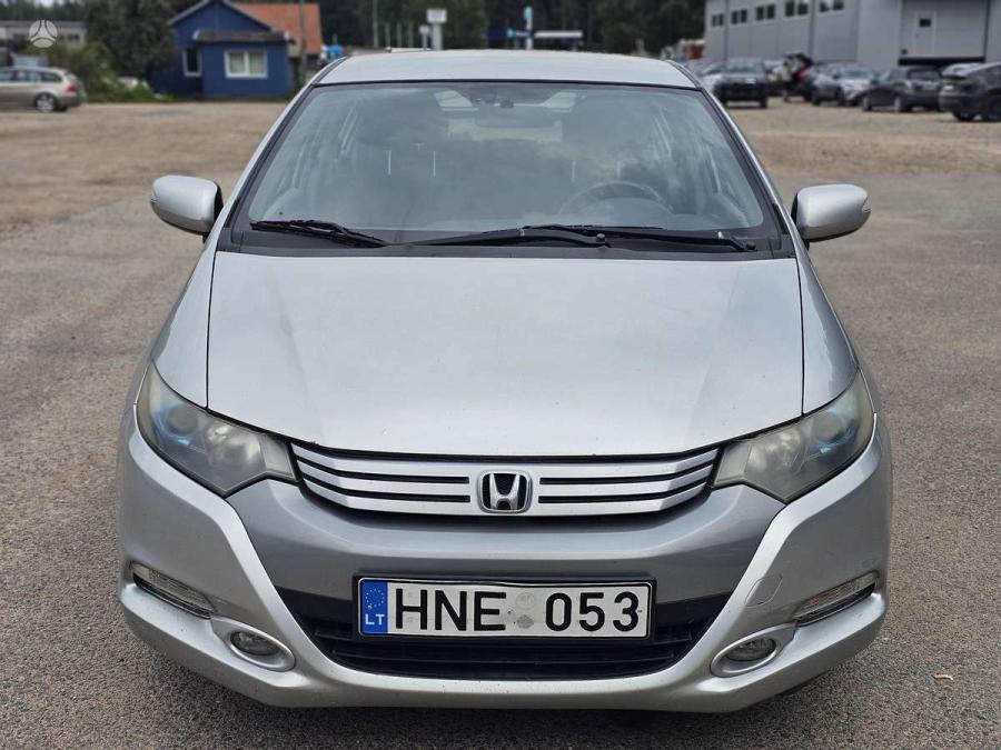 Pelēks Honda Insight 2011 Viļņa, ar dzinēja tilpumu 1.34 L un nobraukumu 141 tūkst. km par 3850 €, foto 3 vietnē AUTOMOTO.COM.LV