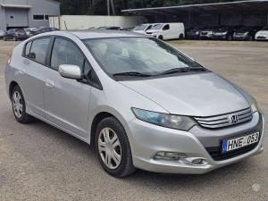Pelēks Honda Insight 2011 Viļņa, ar dzinēja tilpumu 1.34 L un nobraukumu 141 tūkst. km par 3850 €, foto 4 vietnē AUTOMOTO.COM.LV