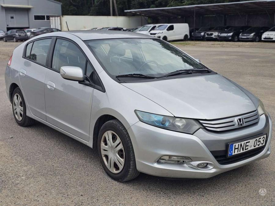 Pelēks Honda Insight 2011 Viļņa, ar dzinēja tilpumu 1.34 L un nobraukumu 141 tūkst. km par 3850 €, foto 4 vietnē AUTOMOTO.COM.LV