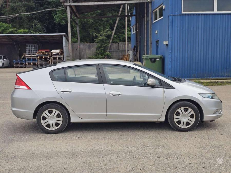 Pelēks Honda Insight 2011 Viļņa, ar dzinēja tilpumu 1.34 L un nobraukumu 141 tūkst. km par 3850 €, foto 5 vietnē AUTOMOTO.COM.LV