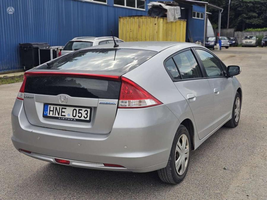 Pelēks Honda Insight 2011 Viļņa, ar dzinēja tilpumu 1.34 L un nobraukumu 141 tūkst. km par 3850 €, foto 6 vietnē AUTOMOTO.COM.LV