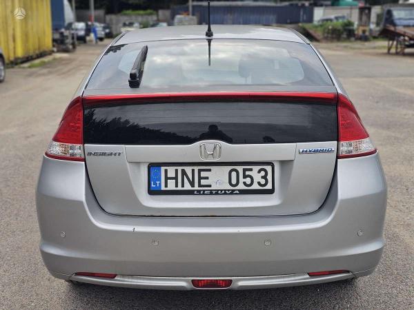 Grey Honda Insight 2011 in Vilnius, with an engine capacity of 1.34 L and mileage of 141 thousand km for 3850 €, photo 6 on AUTOMOTO.COM.LV