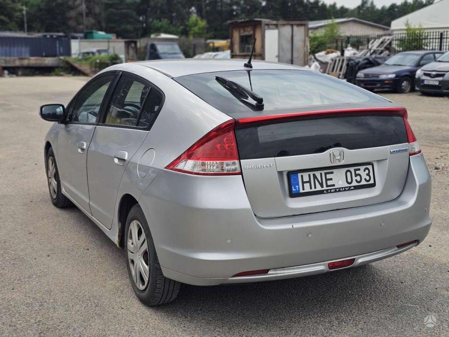 Pelēks Honda Insight 2011 Viļņa, ar dzinēja tilpumu 1.34 L un nobraukumu 141 tūkst. km par 3850 €, foto 8 vietnē AUTOMOTO.COM.LV