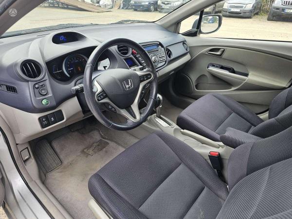 Grey Honda Insight 2011 in Vilnius, with an engine capacity of 1.34 L and mileage of 141 thousand km for 3850 €, photo 9 on AUTOMOTO.COM.LV