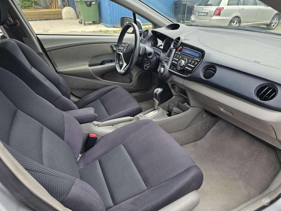 Pelēks Honda Insight 2011 Viļņa, ar dzinēja tilpumu 1.34 L un nobraukumu 141 tūkst. km par 3850 €, foto 11 vietnē AUTOMOTO.COM.LV