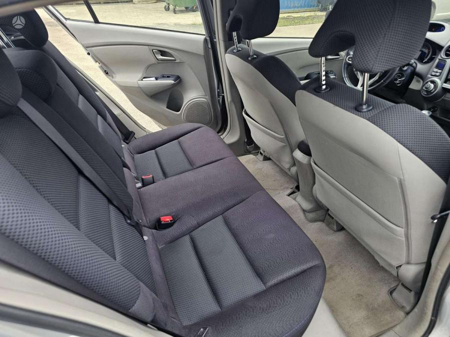 Pelēks Honda Insight 2011 Viļņa, ar dzinēja tilpumu 1.34 L un nobraukumu 141 tūkst. km par 3850 €, foto 12 vietnē AUTOMOTO.COM.LV