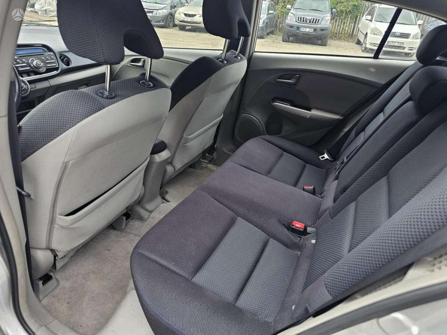Pelēks Honda Insight 2011 Viļņa, ar dzinēja tilpumu 1.34 L un nobraukumu 141 tūkst. km par 3850 €, foto 13 vietnē AUTOMOTO.COM.LV