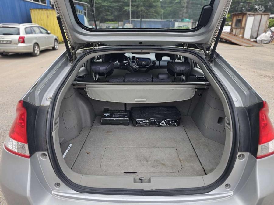 Pelēks Honda Insight 2011 Viļņa, ar dzinēja tilpumu 1.34 L un nobraukumu 141 tūkst. km par 3850 €, foto 16 vietnē AUTOMOTO.COM.LV