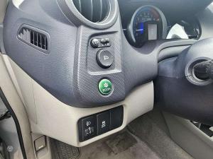 Pelēks Honda Insight 2011 Viļņa, ar dzinēja tilpumu 1.34 L un nobraukumu 141 tūkst. km par 3850 €, foto 18 vietnē AUTOMOTO.COM.LV
