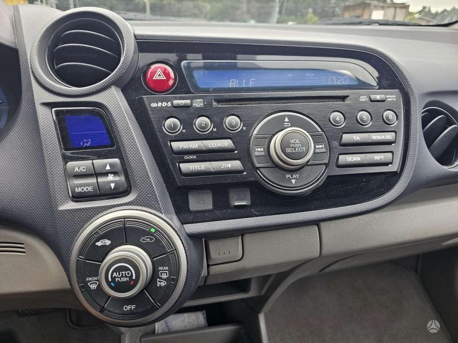 Pelēks Honda Insight 2011 Viļņa, ar dzinēja tilpumu 1.34 L un nobraukumu 141 tūkst. km par 3850 €, foto 19 vietnē AUTOMOTO.COM.LV