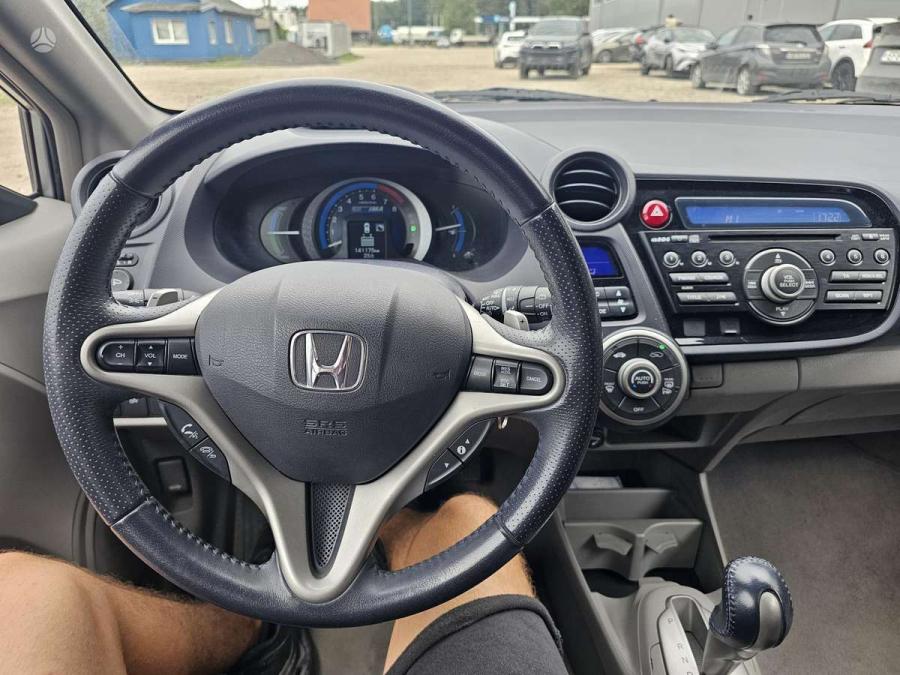 Pelēks Honda Insight 2011 Viļņa, ar dzinēja tilpumu 1.34 L un nobraukumu 141 tūkst. km par 3850 €, foto 21 vietnē AUTOMOTO.COM.LV
