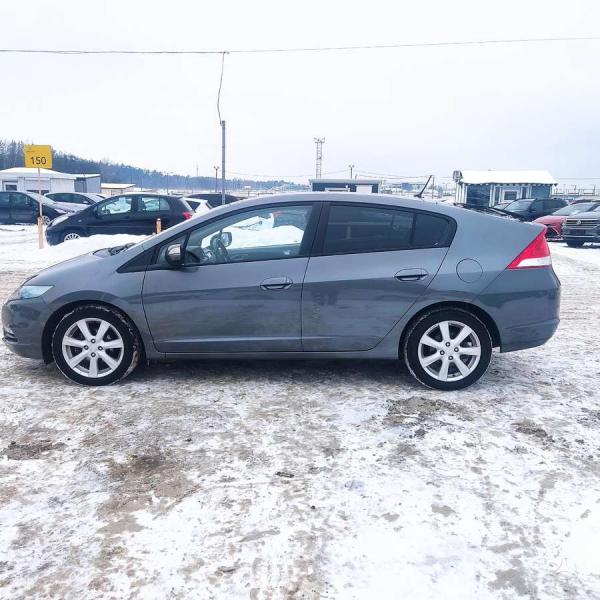 Pelēks Honda Insight 2012 Viļņa, ar dzinēja tilpumu 1.34 L un nobraukumu 236 tūkst. km par 4950 €, foto 4 vietnē AUTOMOTO.COM.LV