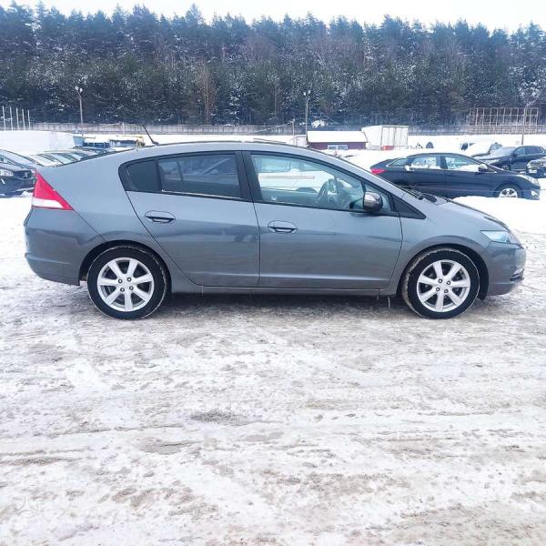 Pelēks Honda Insight 2012 Viļņa, ar dzinēja tilpumu 1.34 L un nobraukumu 236 tūkst. km par 4950 €, foto 5 vietnē AUTOMOTO.COM.LV