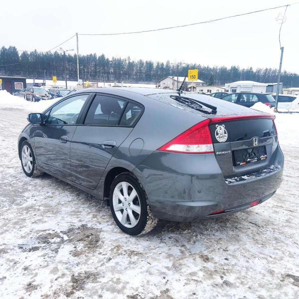 Pelēks Honda Insight 2012 Viļņa, ar dzinēja tilpumu 1.34 L un nobraukumu 236 tūkst. km par 4950 €, foto 8 vietnē AUTOMOTO.COM.LV