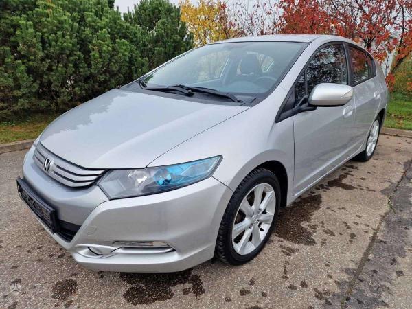 Grey Honda Insight 2012 in Ukmerge, with an engine capacity of 1.34 L and mileage of 264 thousand km for 4250 €, photo 1 on AUTOMOTO.COM.LV