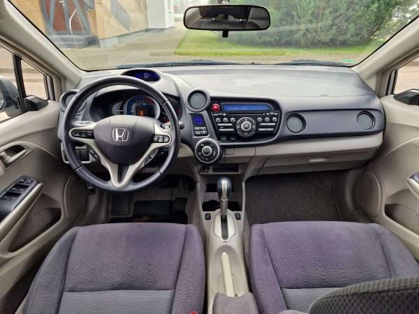 Grey Honda Insight 2012 in Ukmerge, with an engine capacity of 1.34 L and mileage of 264 thousand km for 4250 €, photo 7 on AUTOMOTO.COM.LV
