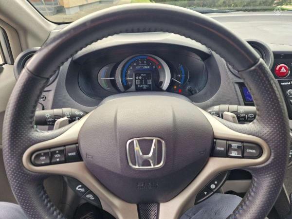 Grey Honda Insight 2012 in Ukmerge, with an engine capacity of 1.34 L and mileage of 264 thousand km for 4250 €, photo 8 on AUTOMOTO.COM.LV