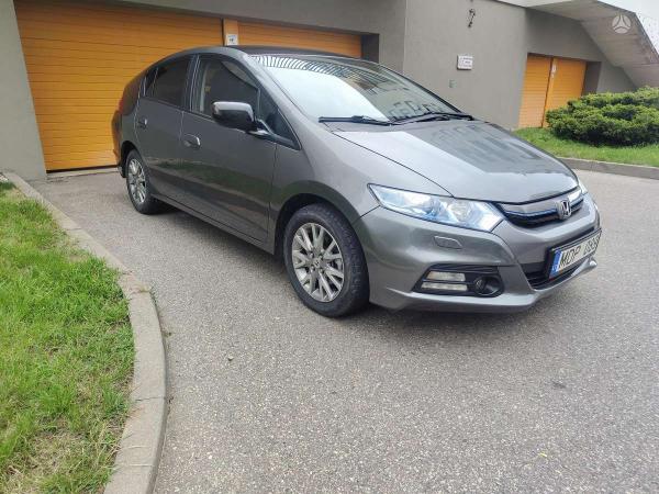 Pelēks Honda Insight 2013 Viļņa, ar dzinēja tilpumu 1.34 L un nobraukumu 251 tūkst. km par 5400 €, foto 4 vietnē AUTOMOTO.COM.LV
