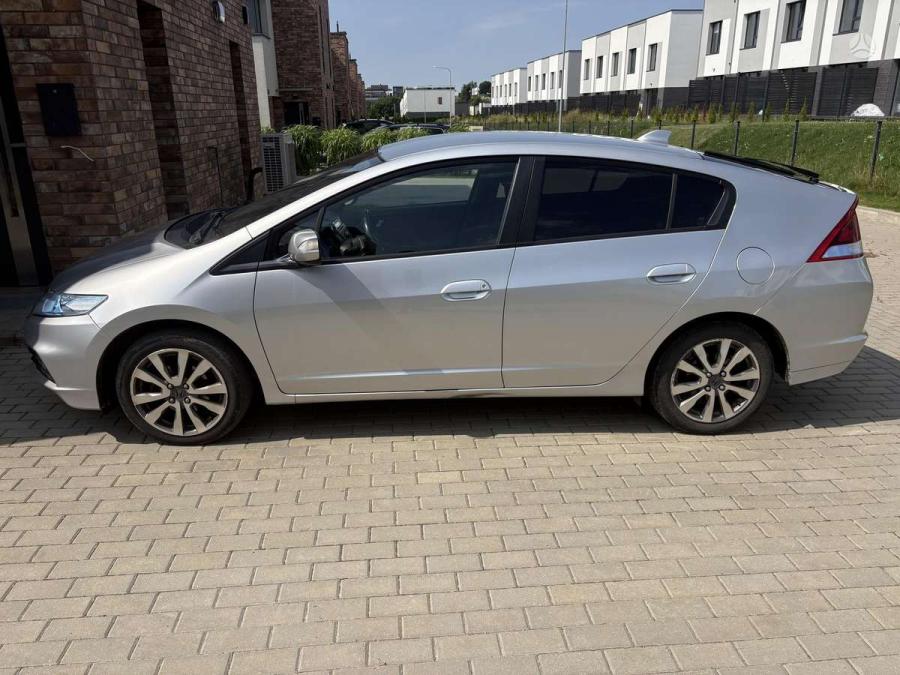 Grey Honda Insight 2013 in Vilnius, with an engine capacity of 1.34 L and mileage of 187 thousand km for 5200 €, photo 3 on AUTOMOTO.COM.LV