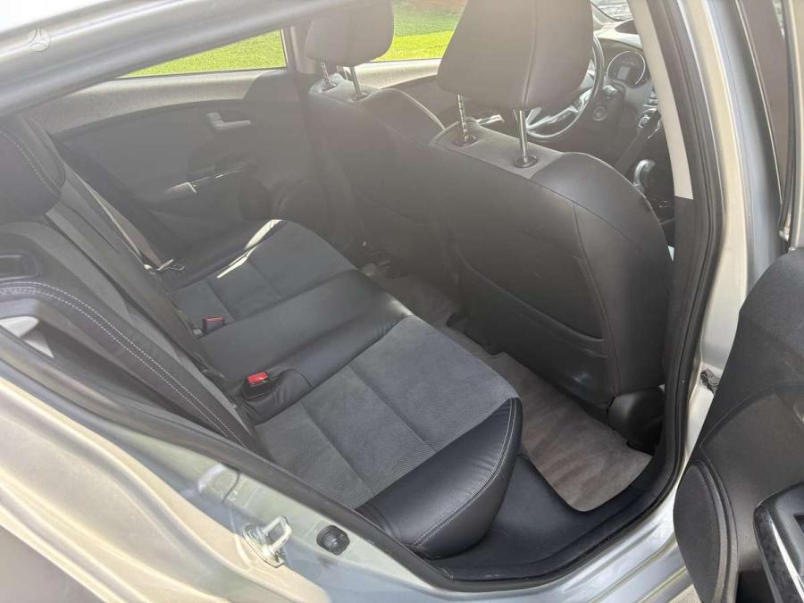 Grey Honda Insight 2013 in Vilnius, with an engine capacity of 1.34 L and mileage of 187 thousand km for 5200 €, photo 4 on AUTOMOTO.COM.LV