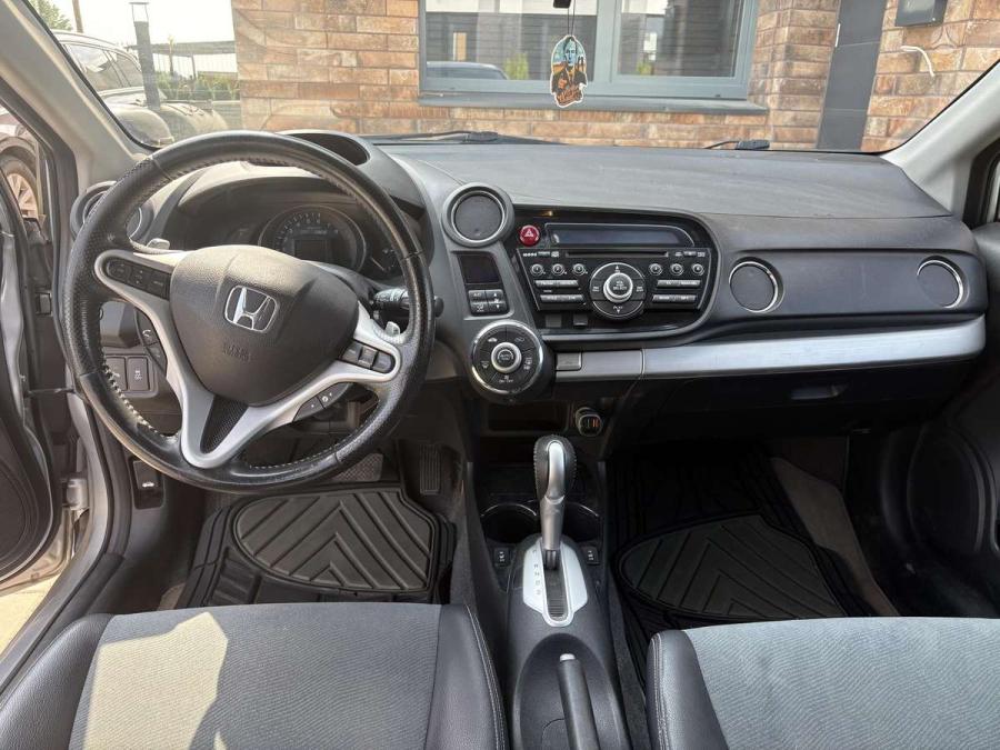 Grey Honda Insight 2013 in Vilnius, with an engine capacity of 1.34 L and mileage of 187 thousand km for 5200 €, photo 6 on AUTOMOTO.COM.LV