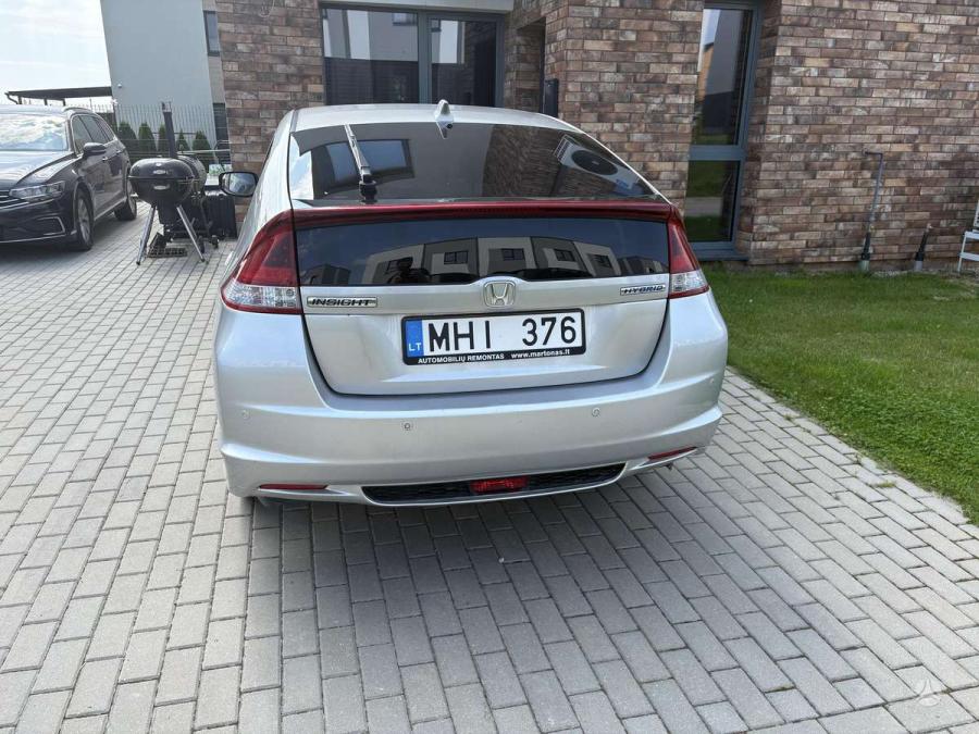 Grey Honda Insight 2013 in Vilnius, with an engine capacity of 1.34 L and mileage of 187 thousand km for 5200 €, photo 8 on AUTOMOTO.COM.LV