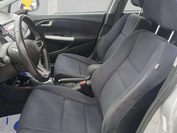 Pelēks Honda Insight 2012 Viļņa, ar dzinēja tilpumu 1.40 L un nobraukumu 287 tūkst. km par 4650 €, foto 8 vietnē AUTOMOTO.COM.LV