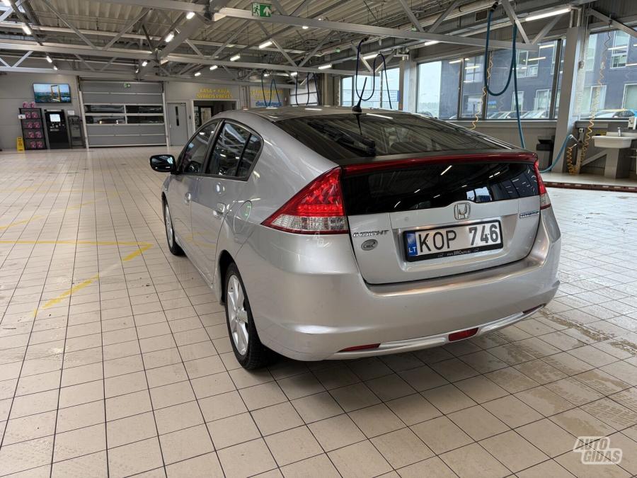 Honda Insight 2009 Viļņa, ar dzinēja tilpumu 1.30 L un nobraukumu 195 tūkst. km par 3000 €, foto 4 vietnē AUTOMOTO.COM.LV