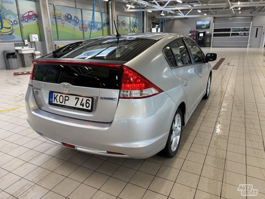 Honda Insight 2009 Viļņa, ar dzinēja tilpumu 1.30 L un nobraukumu 195 tūkst. km par 3000 €, foto 5 vietnē AUTOMOTO.COM.LV