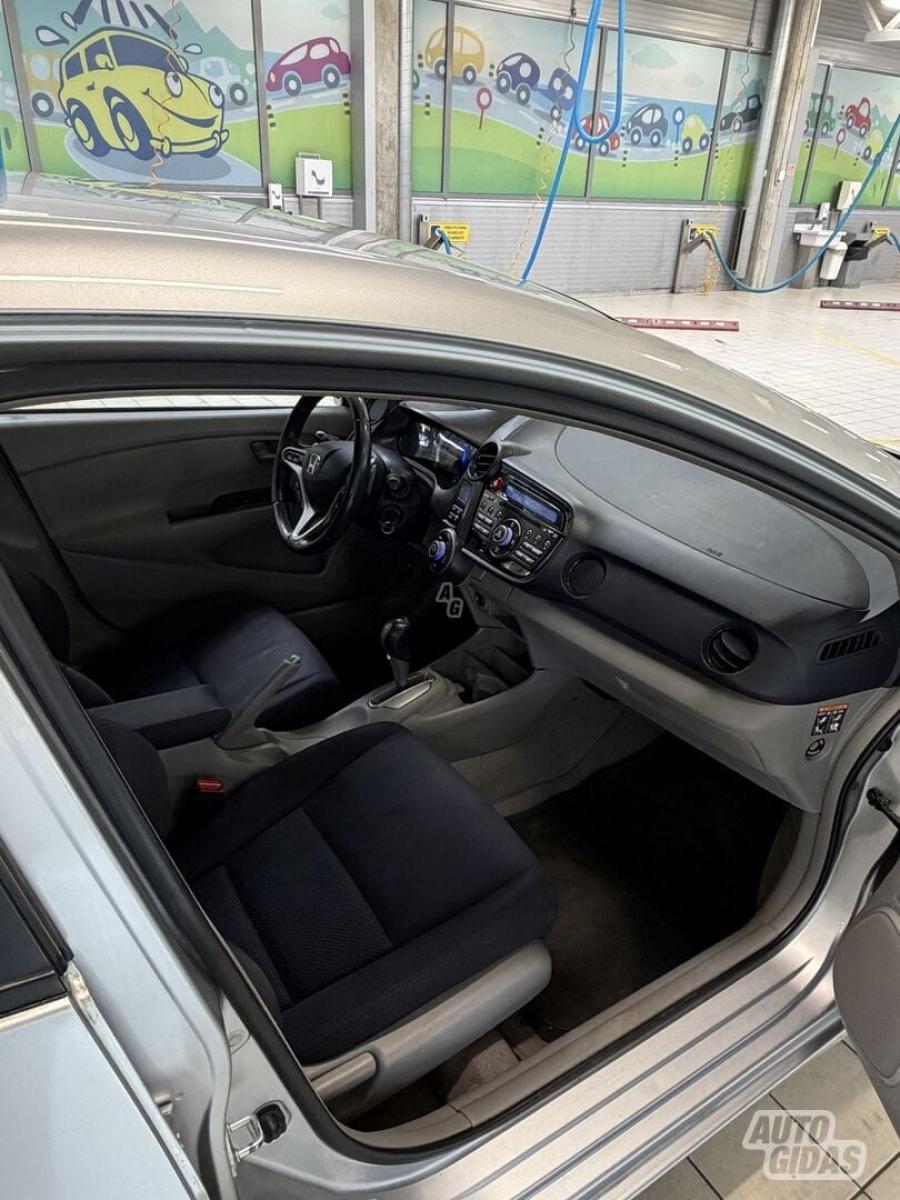 Honda Insight 2009 Viļņa, ar dzinēja tilpumu 1.30 L un nobraukumu 195 tūkst. km par 3000 €, foto 8 vietnē AUTOMOTO.COM.LV