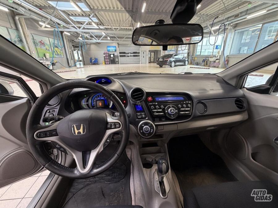 Honda Insight 2009 Viļņa, ar dzinēja tilpumu 1.30 L un nobraukumu 195 tūkst. km par 3000 €, foto 12 vietnē AUTOMOTO.COM.LV
