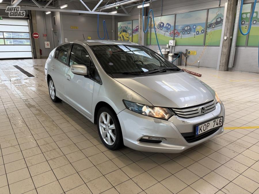 Honda Insight 2009 Viļņa, ar dzinēja tilpumu 1.30 L un nobraukumu 195 tūkst. km par 3000 €, foto 3 vietnē AUTOMOTO.COM.LV