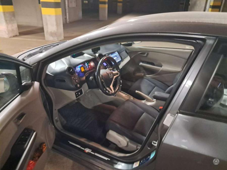 Honda Insight 2010 in Vilnius, with an engine capacity of 1.34 L and mileage of 158 thousand km for 4980 €, photo 5 on AUTOMOTO.COM.LV