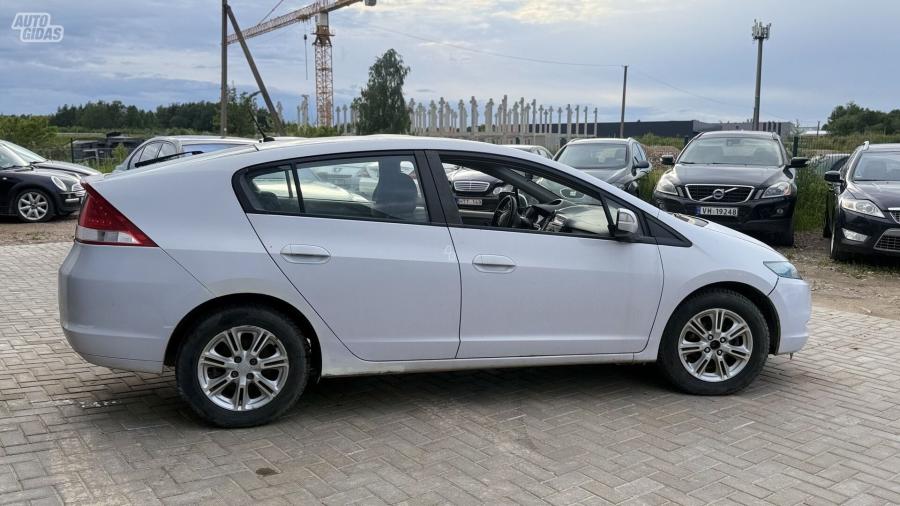 Honda Insight 2011 Viļņa, ar dzinēja tilpumu 1.30 L un nobraukumu 350 tūkst. km par 1950 €, foto 5 vietnē AUTOMOTO.COM.LV