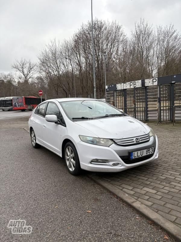 Balts Honda Insight 2009 Viļņa, ar dzinēja tilpumu 1.30 L un nobraukumu 246 tūkst. km par 3700 €, foto 1 vietnē AUTOMOTO.COM.LV