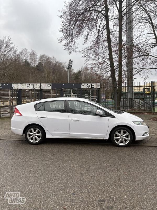Balts Honda Insight 2009 Viļņa, ar dzinēja tilpumu 1.30 L un nobraukumu 246 tūkst. km par 3700 €, foto 2 vietnē AUTOMOTO.COM.LV