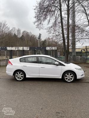 White Honda Insight 2009 in Vilnius, with an engine capacity of 1.30 L and mileage of 246 thousand km for 3700 €, photo 2 on AUTOMOTO.COM.LV