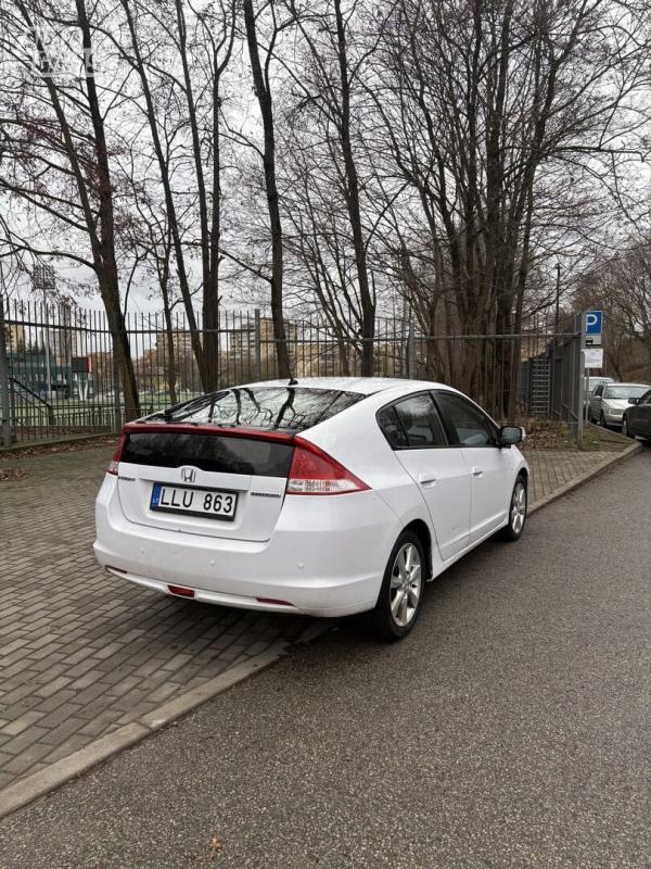 Balts Honda Insight 2009 Viļņa, ar dzinēja tilpumu 1.30 L un nobraukumu 246 tūkst. km par 3700 €, foto 3 vietnē AUTOMOTO.COM.LV