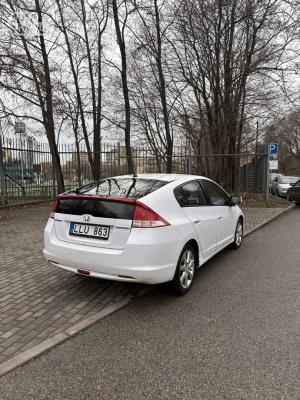 White Honda Insight 2009 in Vilnius, with an engine capacity of 1.30 L and mileage of 246 thousand km for 3700 €, photo 3 on AUTOMOTO.COM.LV