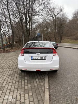 White Honda Insight 2009 in Vilnius, with an engine capacity of 1.30 L and mileage of 246 thousand km for 3700 €, photo 4 on AUTOMOTO.COM.LV