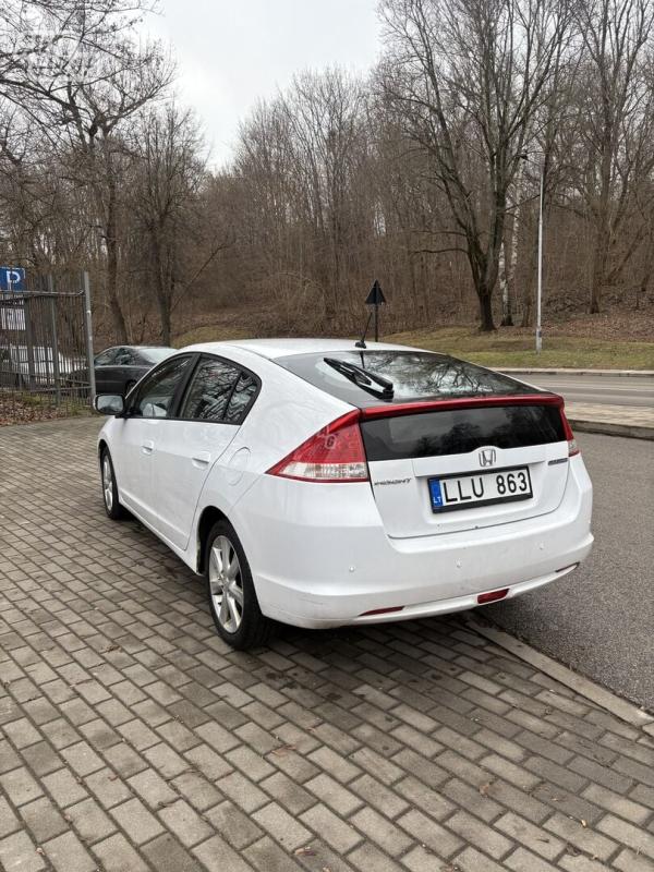 Balts Honda Insight 2009 Viļņa, ar dzinēja tilpumu 1.30 L un nobraukumu 246 tūkst. km par 3700 €, foto 5 vietnē AUTOMOTO.COM.LV