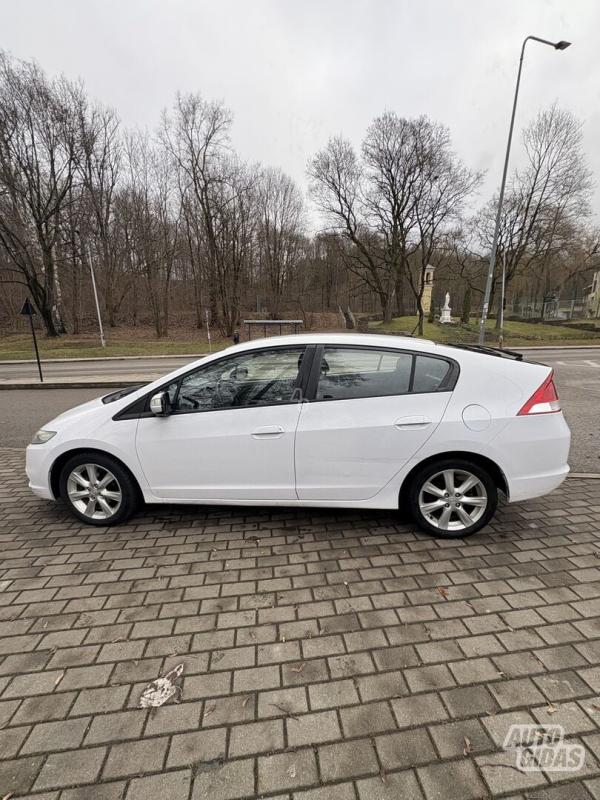 Balts Honda Insight 2009 Viļņa, ar dzinēja tilpumu 1.30 L un nobraukumu 246 tūkst. km par 3700 €, foto 6 vietnē AUTOMOTO.COM.LV