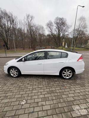 White Honda Insight 2009 in Vilnius, with an engine capacity of 1.30 L and mileage of 246 thousand km for 3700 €, photo 6 on AUTOMOTO.COM.LV